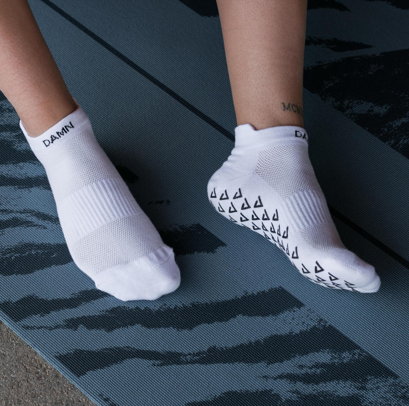 ULTRALIGHT GRIPSOCKS SHORT – DAMN SPORTS